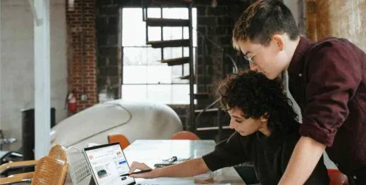 15 Best Group Chat Apps for Effective Collaboration in 2025 | Spike