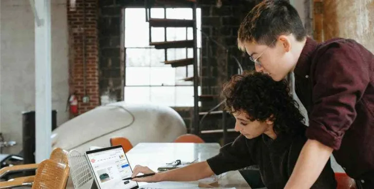 15 Best Group Chat Apps for Effective Collaboration in 2025 | Spike